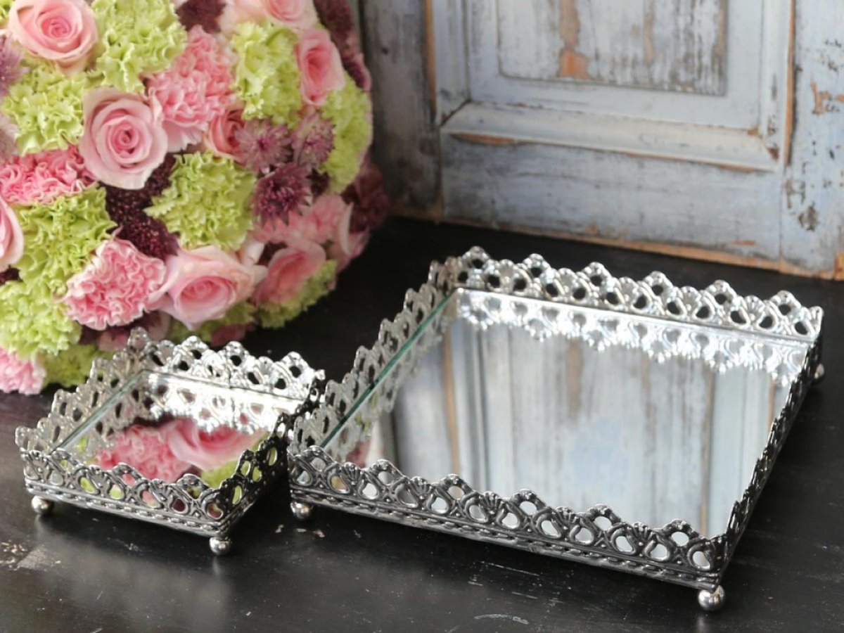 Fyrkantig spegelfat bricka med spets kant - Vacker Förvaring