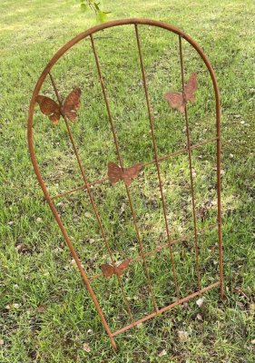Växtstöd / spaljé i rost med fjärilar