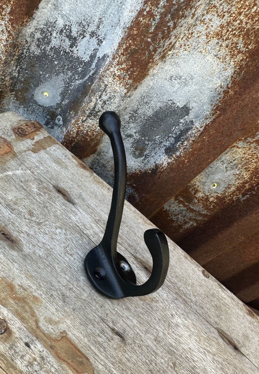 Svart krok med dubbla krokar