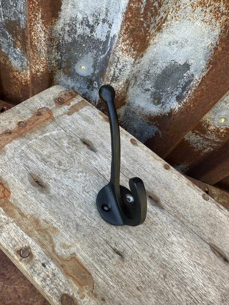 Svart krok med dubbla krokar
